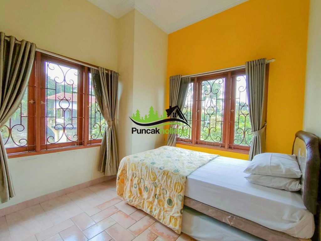 Villa Bintang KFC Tugu Cisarua Puncak